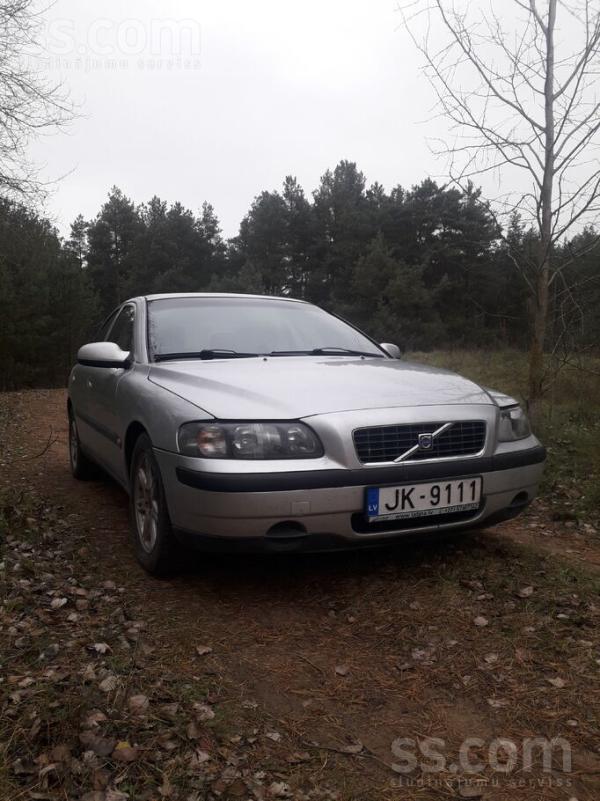 Volvo S60 2002 Daugavpils, ar dzinēja tilpumu 2.40 L un nobraukumu 332 tūkst. km par 950 €, foto 2 vietnē AUTOMOTO.COM.LV