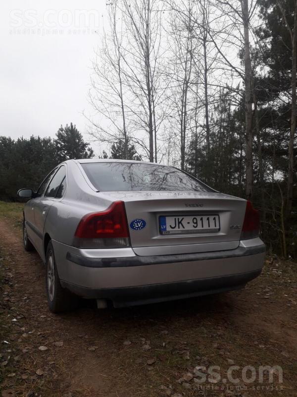 Volvo S60 2002 Daugavpils, ar dzinēja tilpumu 2.40 L un nobraukumu 332 tūkst. km par 950 €, foto 3 vietnē AUTOMOTO.COM.LV