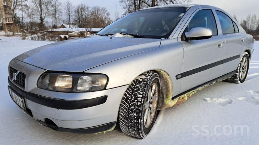 Volvo S60 2002 in Daugavpils, with an engine capacity of 2.40 L and mileage of 334 thousand km for 1450 €, photo 1 on AUTOMOTO.COM.LV