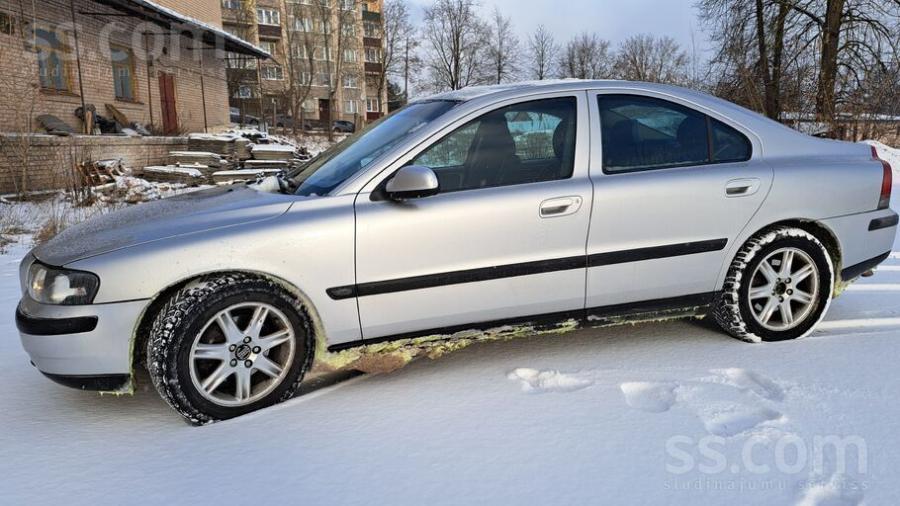 Volvo S60 2002 in Daugavpils, with an engine capacity of 2.40 L and mileage of 334 thousand km for 1450 €, photo 2 on AUTOMOTO.COM.LV