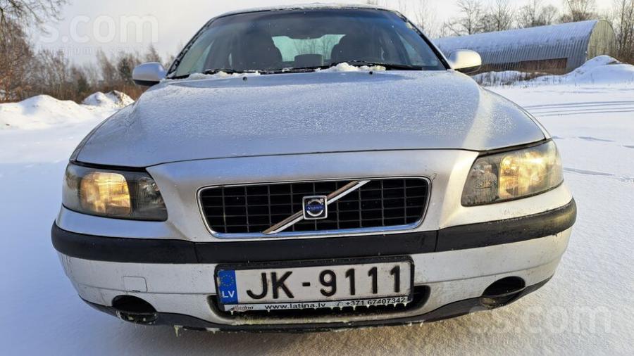 Volvo S60 2002 in Daugavpils, with an engine capacity of 2.40 L and mileage of 334 thousand km for 1450 €, photo 8 on AUTOMOTO.COM.LV