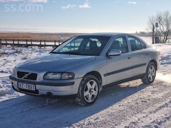 Volvo S60 2002 Liepāja, ar dzinēja tilpumu 2.40 L un nobraukumu 355 tūkst. km par 1300 €, foto 1 vietnē AUTOMOTO.COM.LV