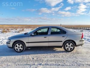 Volvo S60 2002 Liepāja, ar dzinēja tilpumu 2.40 L un nobraukumu 355 tūkst. km par 1300 €, foto 2 vietnē AUTOMOTO.COM.LV