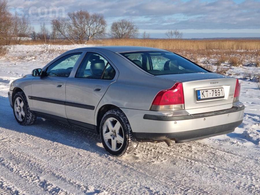 Volvo S60 2002 Liepāja, ar dzinēja tilpumu 2.40 L un nobraukumu 355 tūkst. km par 1300 €, foto 3 vietnē AUTOMOTO.COM.LV