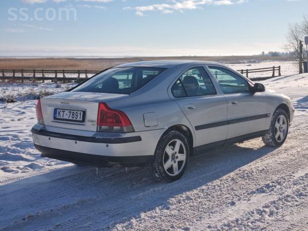 Volvo S60 2002 Liepāja, ar dzinēja tilpumu 2.40 L un nobraukumu 355 tūkst. km par 1300 €, foto 4 vietnē AUTOMOTO.COM.LV