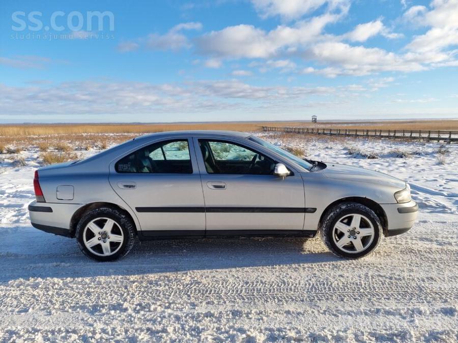 Volvo S60 2002 Liepāja, ar dzinēja tilpumu 2.40 L un nobraukumu 355 tūkst. km par 1300 €, foto 5 vietnē AUTOMOTO.COM.LV