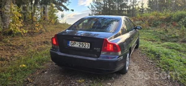 Volvo S60 2002 in Rezekne, with an engine capacity of 2.40 L and mileage of 310 thousand km for 1500 €, photo 5 on AUTOMOTO.COM.LV