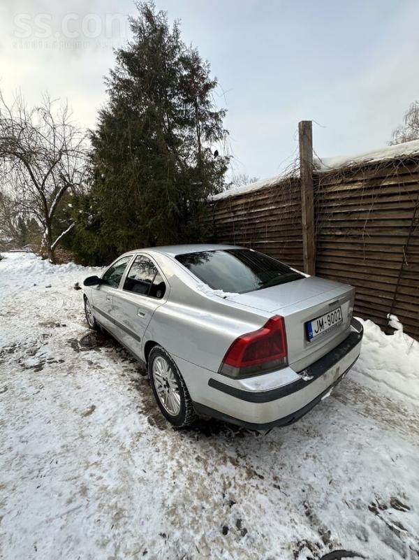 Volvo S60 2002 in Riga, with an engine capacity of 2.30 L and mileage of 216 thousand km for 1550 €, photo 2 on AUTOMOTO.COM.LV