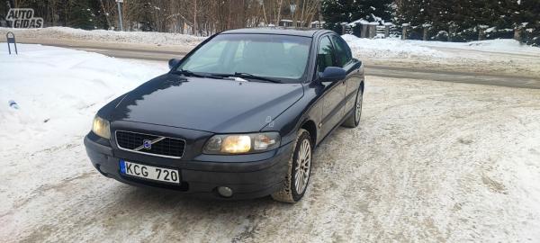 Volvo S60 2002 in Vilnius, with an engine capacity of 2.40 L and mileage of 470 thousand km for 1390 €, photo 1 on AUTOMOTO.COM.LV