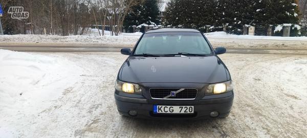 Volvo S60 2002 in Vilnius, with an engine capacity of 2.40 L and mileage of 470 thousand km for 1390 €, photo 2 on AUTOMOTO.COM.LV