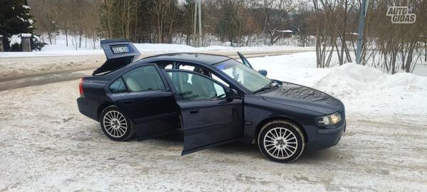 Volvo S60 2002 in Vilnius, with an engine capacity of 2.40 L and mileage of 470 thousand km for 1390 €, photo 9 on AUTOMOTO.COM.LV