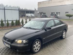 Volvo S60 2002 Varėna, ar dzinēja tilpumu 2.40 L un nobraukumu 325 tūkst. km par 650 €, foto  vietnē AUTOMOTO.COM.LV
