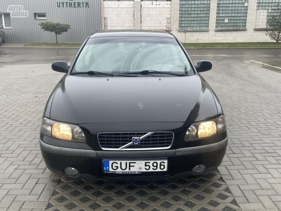 Volvo S60 2002 in Varena, with an engine capacity of 2.40 L and mileage of 325 thousand km for 650 €, photo 2 on AUTOMOTO.COM.LV