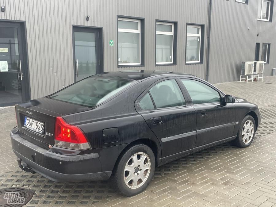 Volvo S60 2002 in Varena, with an engine capacity of 2.40 L and mileage of 325 thousand km for 650 €, photo 4 on AUTOMOTO.COM.LV