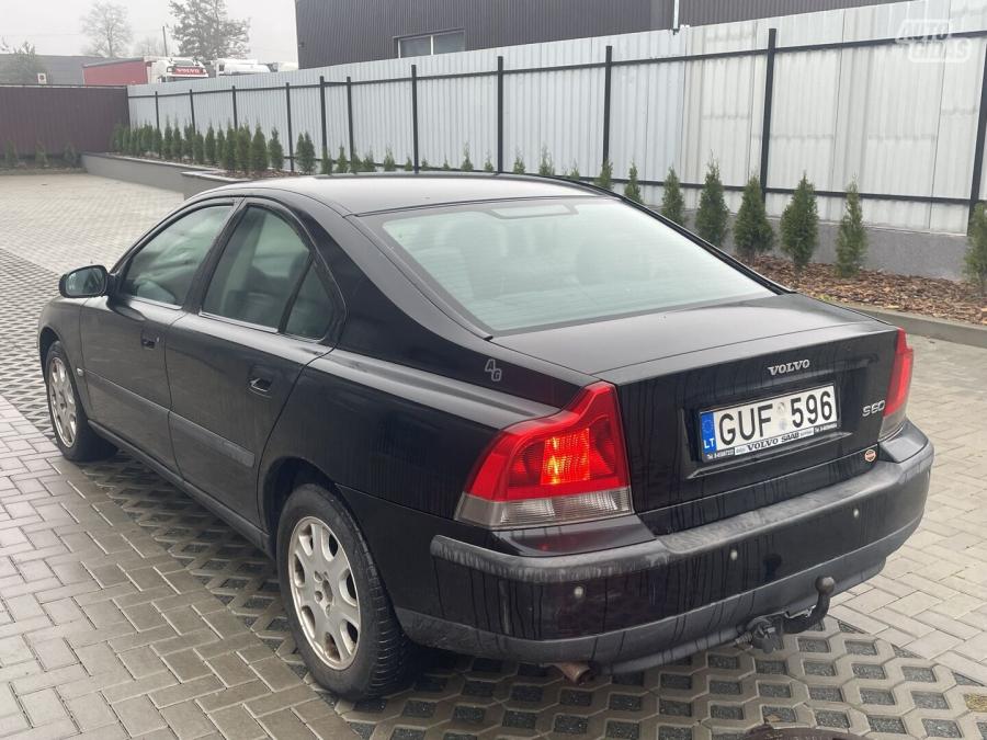 Volvo S60 2002 in Varena, with an engine capacity of 2.40 L and mileage of 325 thousand km for 650 €, photo 6 on AUTOMOTO.COM.LV