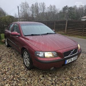 Volvo S60 2002 Viļņa, ar dzinēja tilpumu 2.40 L un nobraukumu 309 tūkst. km par 700 €, foto  vietnē AUTOMOTO.COM.LV