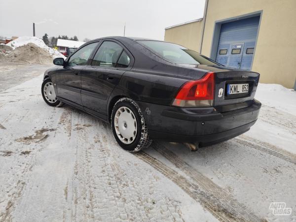 Volvo S60 2002 Ukmergė, ar dzinēja tilpumu 2.40 L un nobraukumu 330 tūkst. km par 1200 €, foto 1 vietnē AUTOMOTO.COM.LV