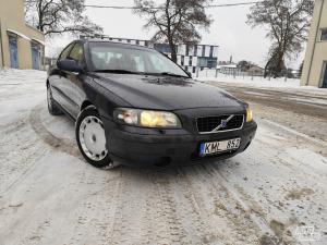 Volvo S60 2002 in Ukmerge, with an engine capacity of 2.40 L and mileage of 330 thousand km for 1200 €, photo 2 on AUTOMOTO.COM.LV
