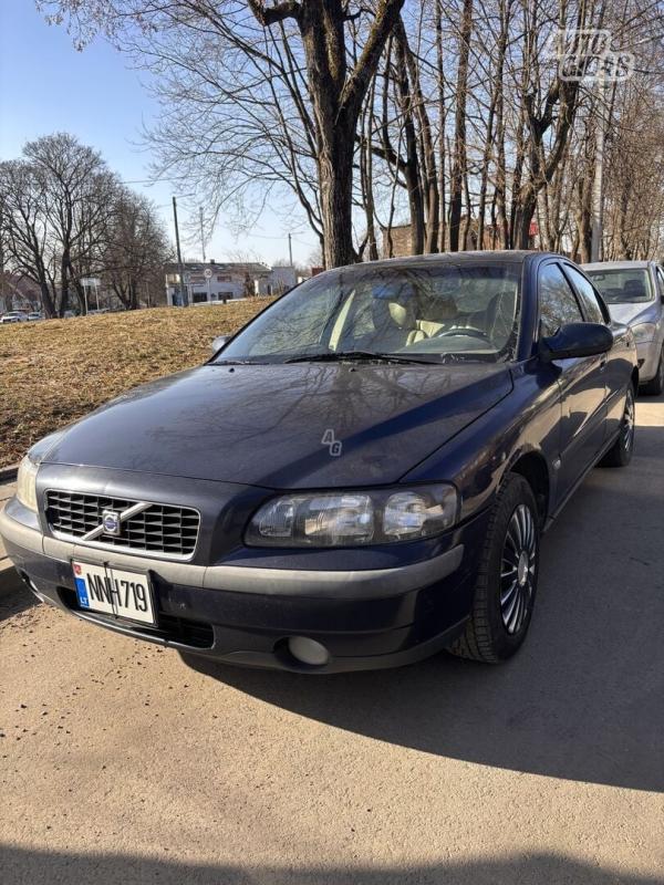 Volvo S60 2002 Viļņa, ar dzinēja tilpumu 2.40 L un nobraukumu 240 tūkst. km par 830 €, foto 1 vietnē AUTOMOTO.COM.LV