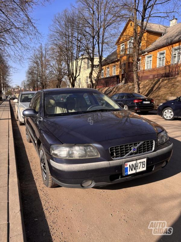 Volvo S60 2002 Viļņa, ar dzinēja tilpumu 2.40 L un nobraukumu 240 tūkst. km par 830 €, foto 2 vietnē AUTOMOTO.COM.LV