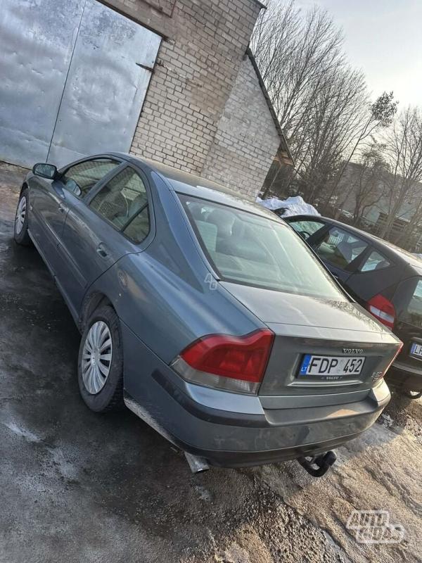 Volvo S60 2002 in Silute, with an engine capacity of 2.40 L and mileage of 300 thousand km for 500 €, photo 3 on AUTOMOTO.COM.LV