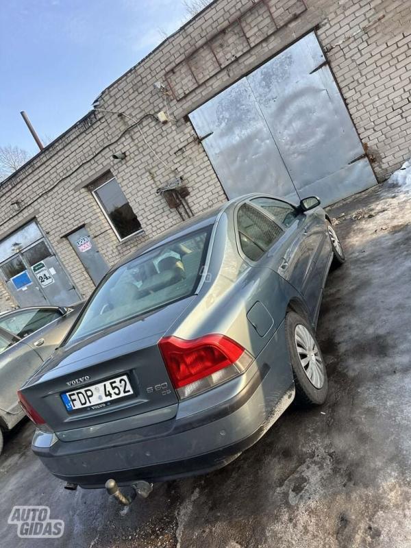 Volvo S60 2002 in Silute, with an engine capacity of 2.40 L and mileage of 300 thousand km for 500 €, photo 4 on AUTOMOTO.COM.LV