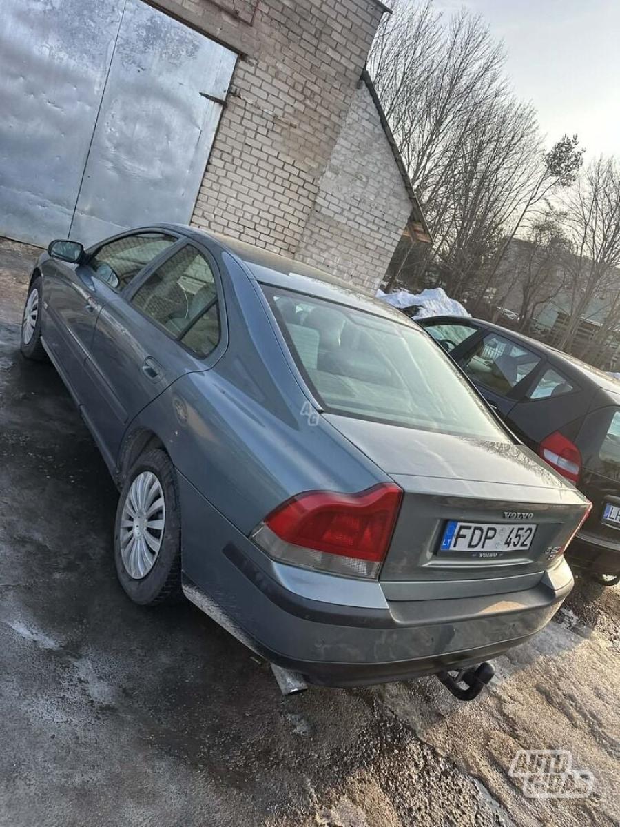 Volvo S60 2002 in Silute, with an engine capacity of 2.40 L and mileage of 300 thousand km for 500 €, photo 3 on AUTOMOTO.COM.LV