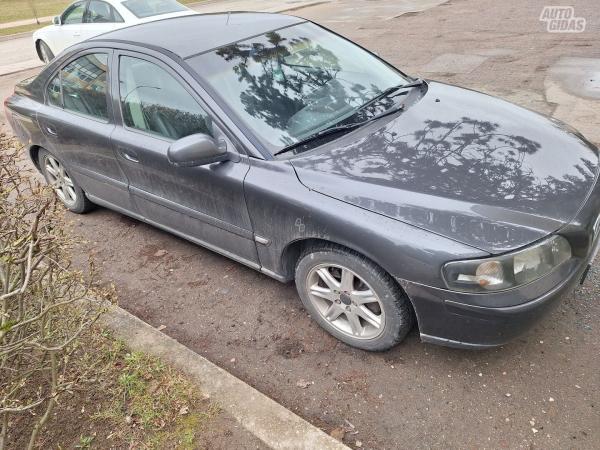 Volvo S60 2002 Kauņa, ar dzinēja tilpumu 2.40 L un nobraukumu 320 tūkst. km par 1900 €, foto 1 vietnē AUTOMOTO.COM.LV