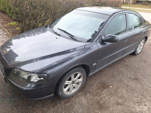 Volvo S60 2002 Kauņa, ar dzinēja tilpumu 2.40 L un nobraukumu 320 tūkst. km par 1900 €, foto 2 vietnē AUTOMOTO.COM.LV