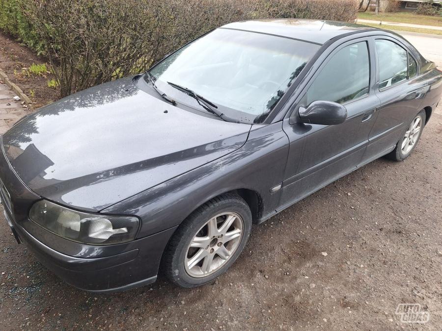 Volvo S60 2002 Kauņa, ar dzinēja tilpumu 2.40 L un nobraukumu 320 tūkst. km par 1900 €, foto 2 vietnē AUTOMOTO.COM.LV