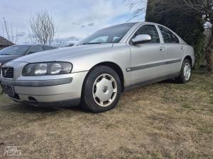 Volvo S60 2002 Šalčininkai, ar dzinēja tilpumu 2.40 L un nobraukumu 250 tūkst. km par 599 €, foto  vietnē AUTOMOTO.COM.LV
