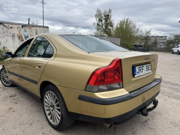 Volvo S60 2002 in Kaunas, with an engine capacity of 2.40 L and mileage of 300 thousand km for 1000 €, photo 1 on AUTOMOTO.COM.LV