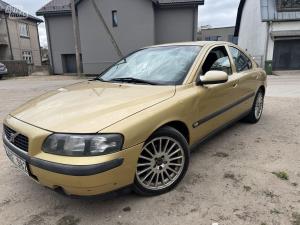 Volvo S60 2002 Kauņa, ar dzinēja tilpumu 2.40 L un nobraukumu 300 tūkst. km par 1000 €, foto 3 vietnē AUTOMOTO.COM.LV