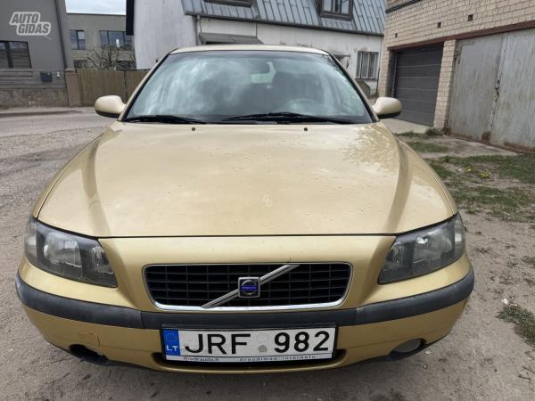 Volvo S60 2002 in Kaunas, with an engine capacity of 2.40 L and mileage of 300 thousand km for 1000 €, photo 8 on AUTOMOTO.COM.LV