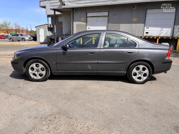 Volvo S60 2002 Viļņa, ar dzinēja tilpumu 2.40 L un nobraukumu 450 tūkst. km par 850 €, foto 1 vietnē AUTOMOTO.COM.LV