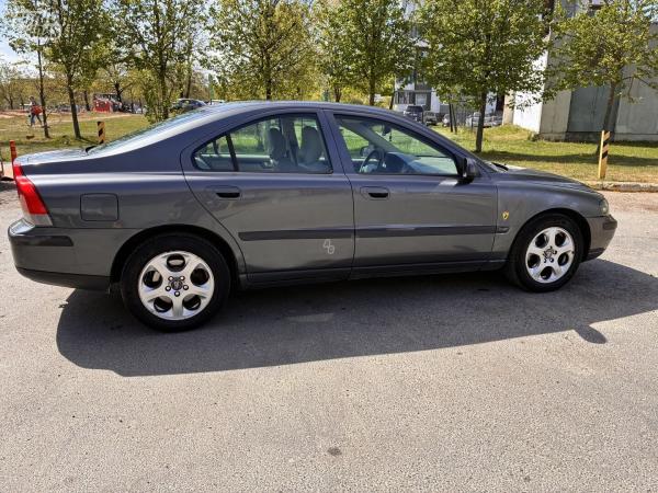 Volvo S60 2002 Viļņa, ar dzinēja tilpumu 2.40 L un nobraukumu 450 tūkst. km par 850 €, foto 2 vietnē AUTOMOTO.COM.LV