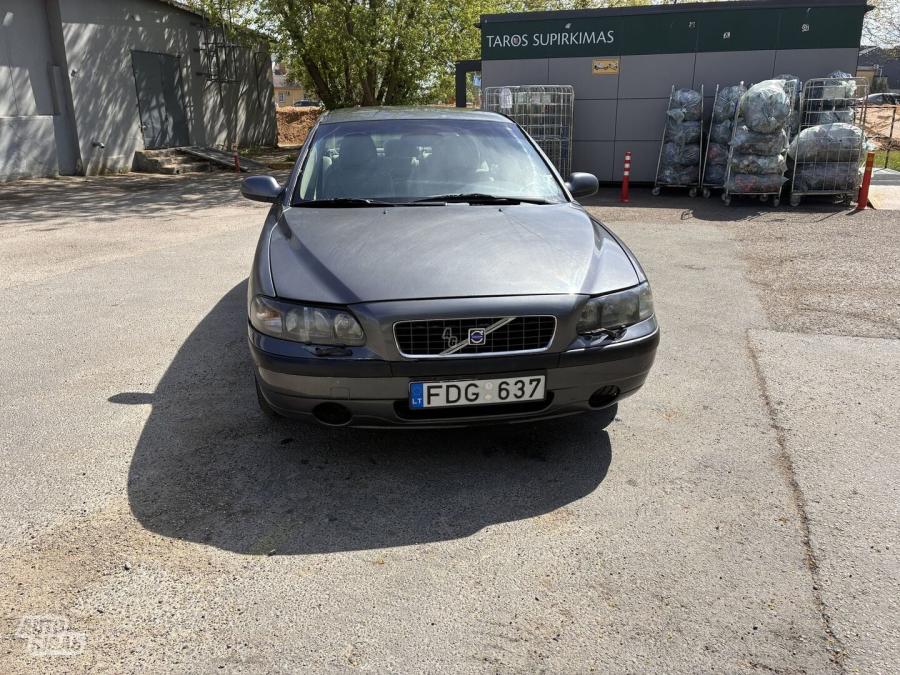 Volvo S60 2002 Viļņa, ar dzinēja tilpumu 2.40 L un nobraukumu 450 tūkst. km par 850 €, foto 5 vietnē AUTOMOTO.COM.LV