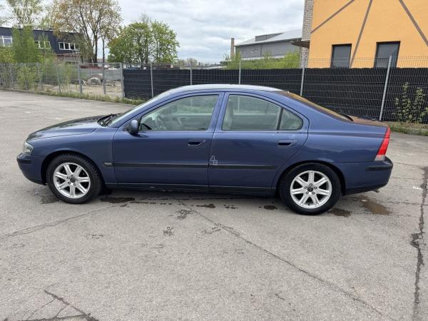 Volvo S60 2002 Šauļi, ar dzinēja tilpumu 2.40 L un nobraukumu 360 tūkst. km par 1150 €, foto 4 vietnē AUTOMOTO.COM.LV