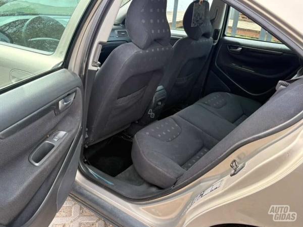 Volvo S60 2002 Tauragė, ar dzinēja tilpumu 2.40 L un nobraukumu 215 tūkst. km par 1900 €, foto 5 vietnē AUTOMOTO.COM.LV