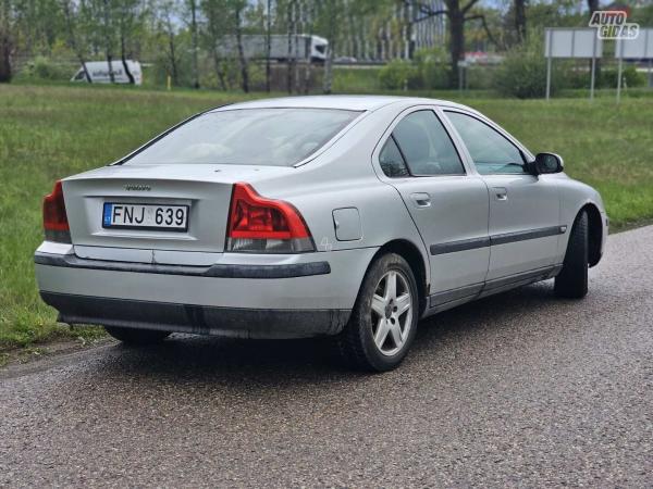 Вольво С60 2002 в Вильнюс, объемом двигателя 2.40 л и пробегом 326 тыс. км за 1000 €, фото 2 на AUTOMOTO.COM.LV
