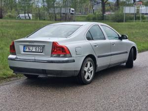 Volvo S60 2002 in Vilnius, with an engine capacity of 2.40 L and mileage of 326 thousand km for 1000 €, photo 3 on AUTOMOTO.COM.LV