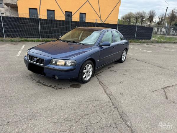 Volvo S60 2002 in Siauliai, with an engine capacity of 2.40 L and mileage of 360 thousand km for 1050 €, photo 2 on AUTOMOTO.COM.LV