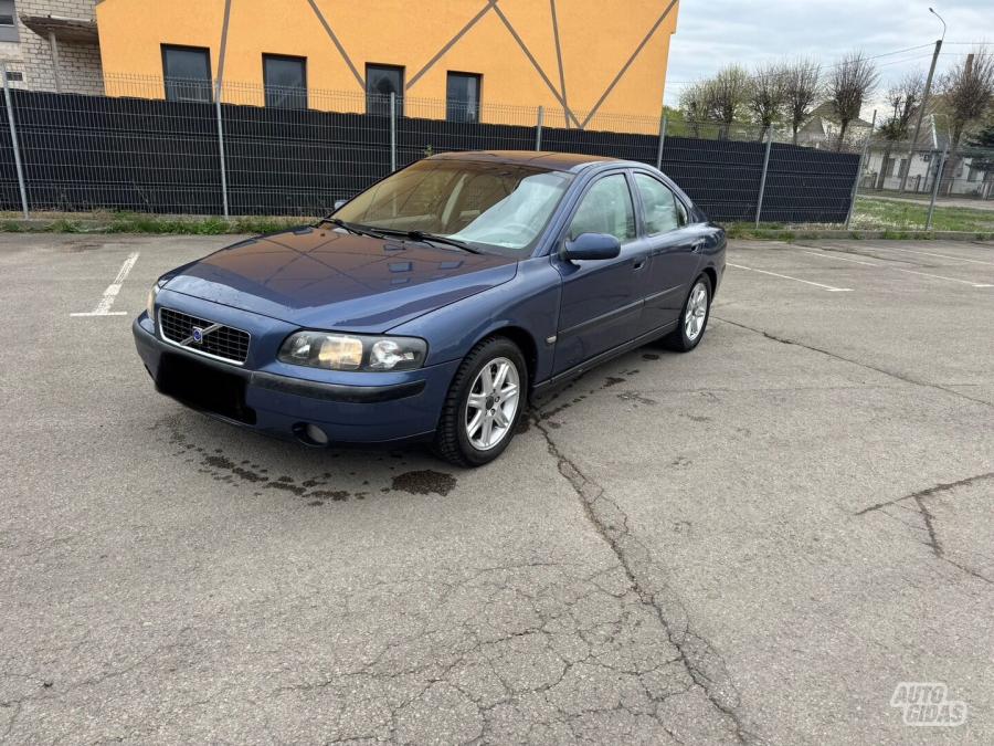 Volvo S60 2002 in Siauliai, with an engine capacity of 2.40 L and mileage of 360 thousand km for 1050 €, photo 3 on AUTOMOTO.COM.LV