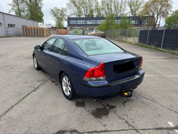 Volvo S60 2002 in Siauliai, with an engine capacity of 2.40 L and mileage of 360 thousand km for 1050 €, photo 5 on AUTOMOTO.COM.LV