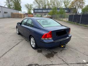 Volvo S60 2002 in Siauliai, with an engine capacity of 2.40 L and mileage of 360 thousand km for 1050 €, photo 6 on AUTOMOTO.COM.LV
