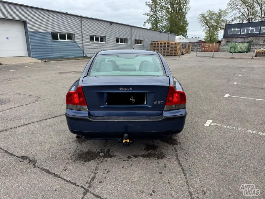 Volvo S60 2002 in Siauliai, with an engine capacity of 2.40 L and mileage of 360 thousand km for 1050 €, photo 8 on AUTOMOTO.COM.LV