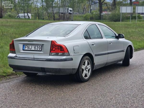 Volvo S60 2002 Viļņa, ar dzinēja tilpumu 2.40 L un nobraukumu 320 tūkst. km par 700 €, foto 3 vietnē AUTOMOTO.COM.LV