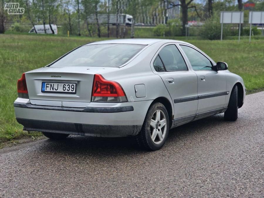 Вольво С60 2002 в Вильнюс, объемом двигателя 2.40 л и пробегом 320 тыс. км за 700 €, фото 4 на AUTOMOTO.COM.LV