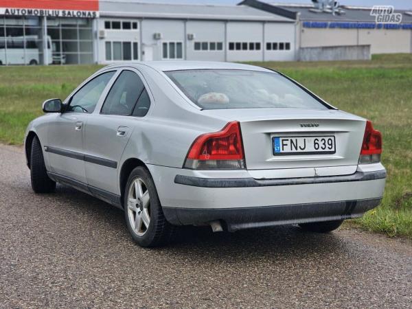 Volvo S60 2002 Viļņa, ar dzinēja tilpumu 2.40 L un nobraukumu 320 tūkst. km par 700 €, foto 5 vietnē AUTOMOTO.COM.LV