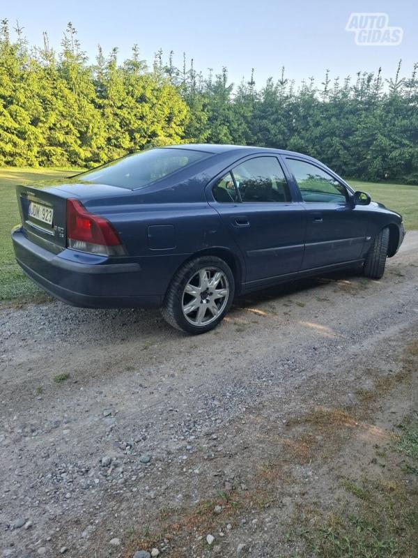 Volvo S60 2002 in Elektrenai, with an engine capacity of 2.40 L and mileage of 410 thousand km for 1350 €, photo 8 on AUTOMOTO.COM.LV